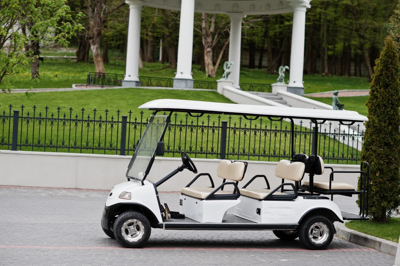 Mau Beli Golf Cart? Intip 5 Jenis & Ukuran Mobil Golf Dulu!