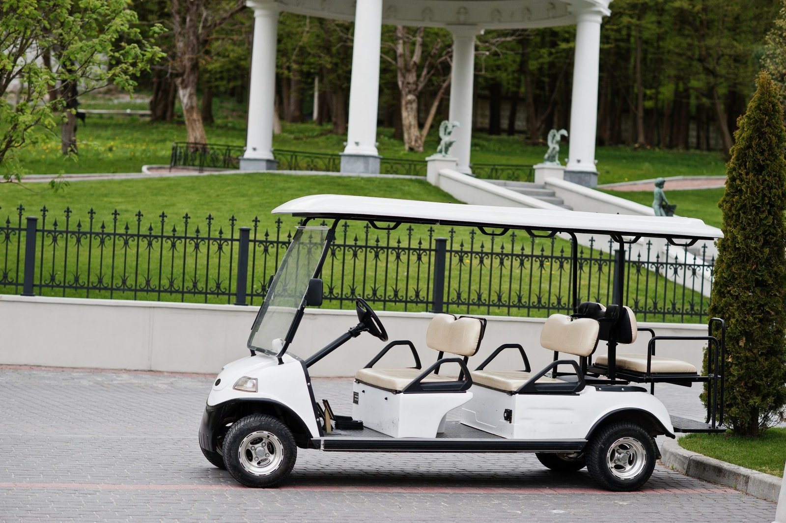 Mau Beli Golf Cart? Intip 5 Jenis & Ukuran Mobil Golf Dulu!